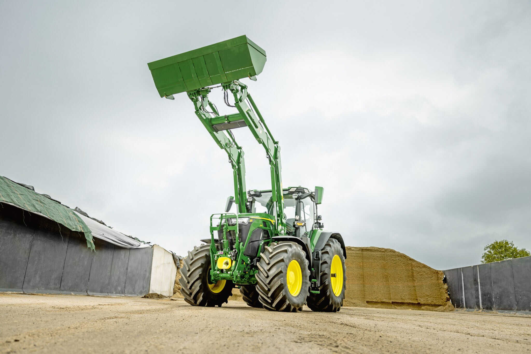 John Deere Introduces New 665R and 685R Front Loaders for Large 6R ...
